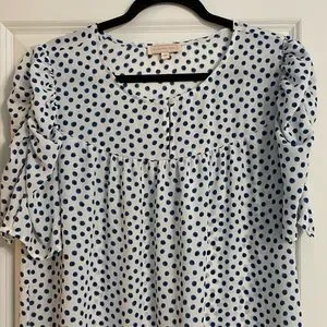 Blousology | Tops | Blousology Blue Polka Dot Short Sleeve Top | Poshmark